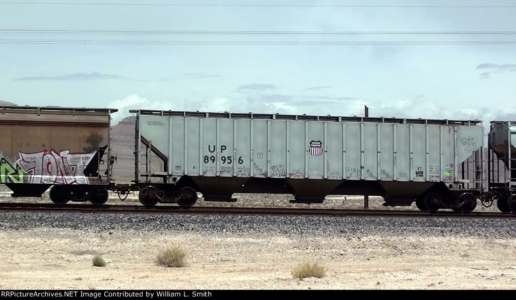 EB Manifest Frt at Apex -124